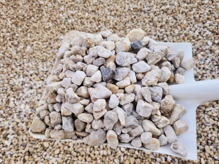 20mm white pebbles - Danly